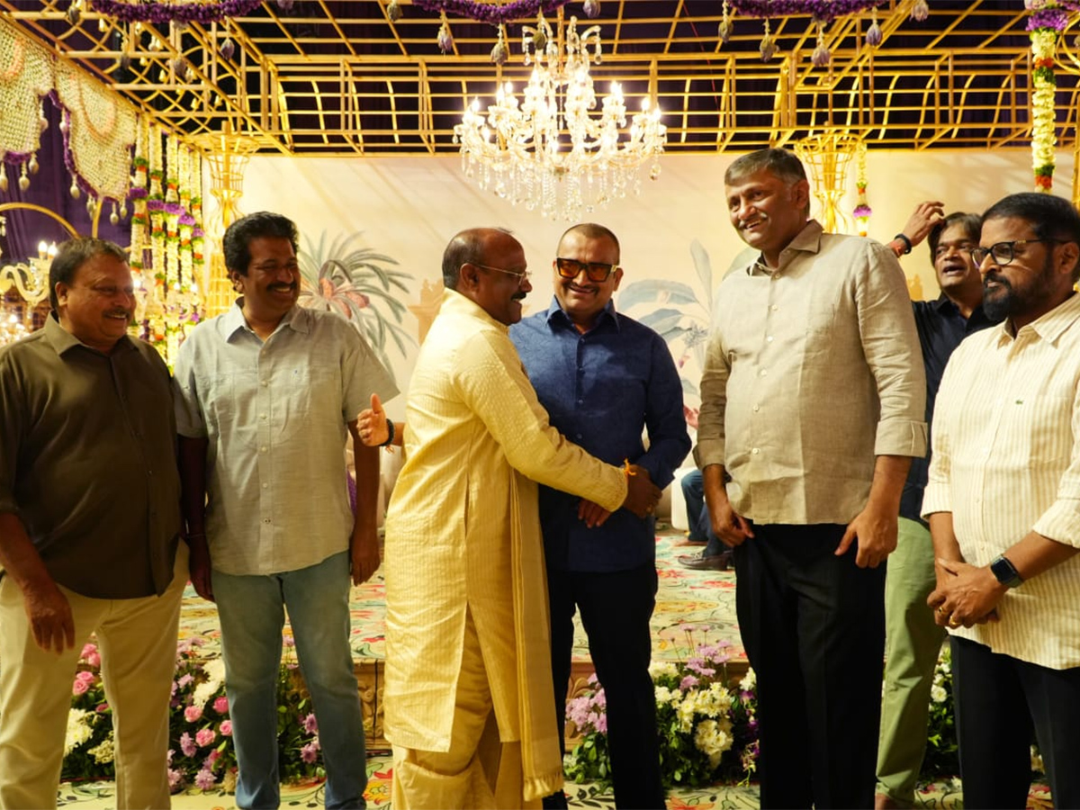 ఫిలిం ఫైనాన్షియర్ బంగారు బాబు కుమారుడి వివాహ వేడుకలో సినీ, రాజకీయ ప్రముఖులు (ఫోటోలు) | Tollywood ...